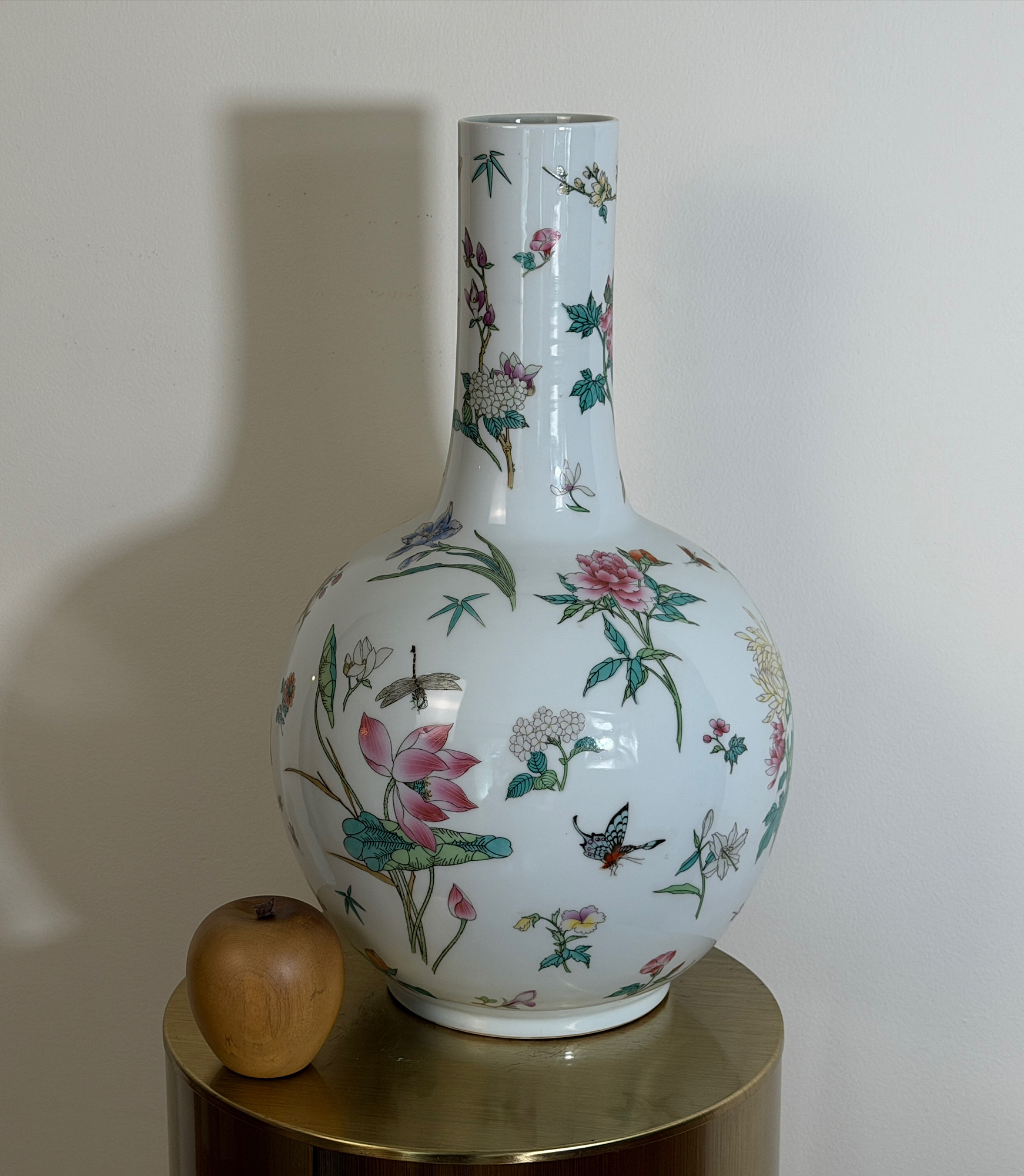 Chinese porcelain famille rose bottle vase | Maxsold