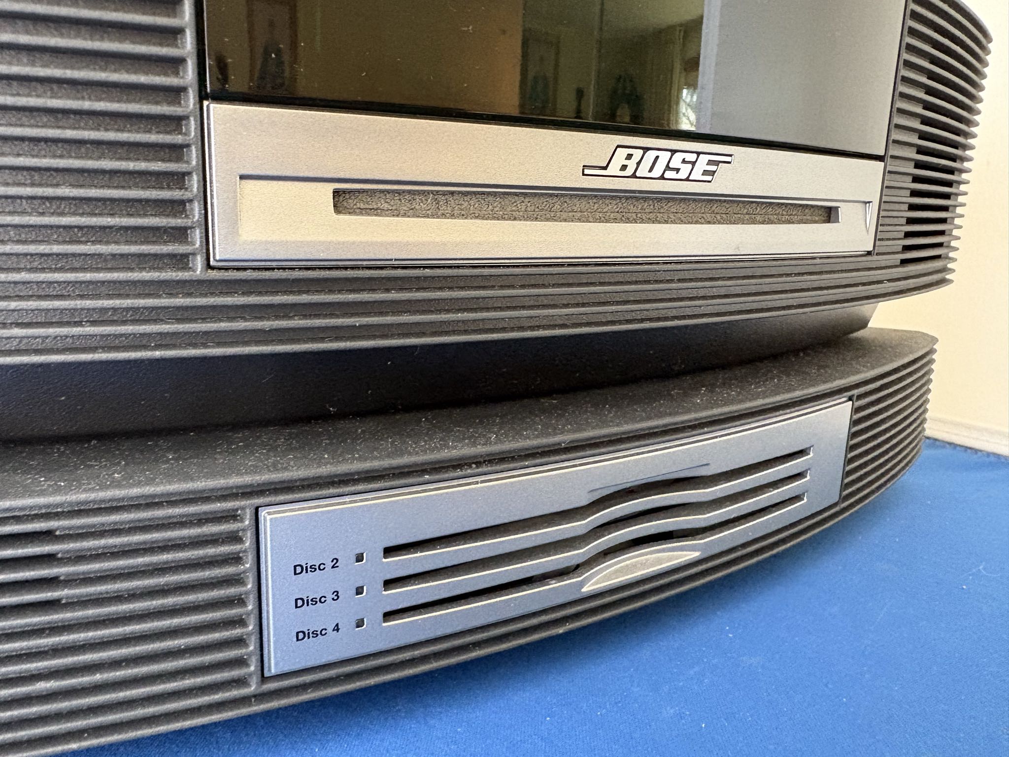 Bose Wave Music System with 3-Disc Changer | Maxsold