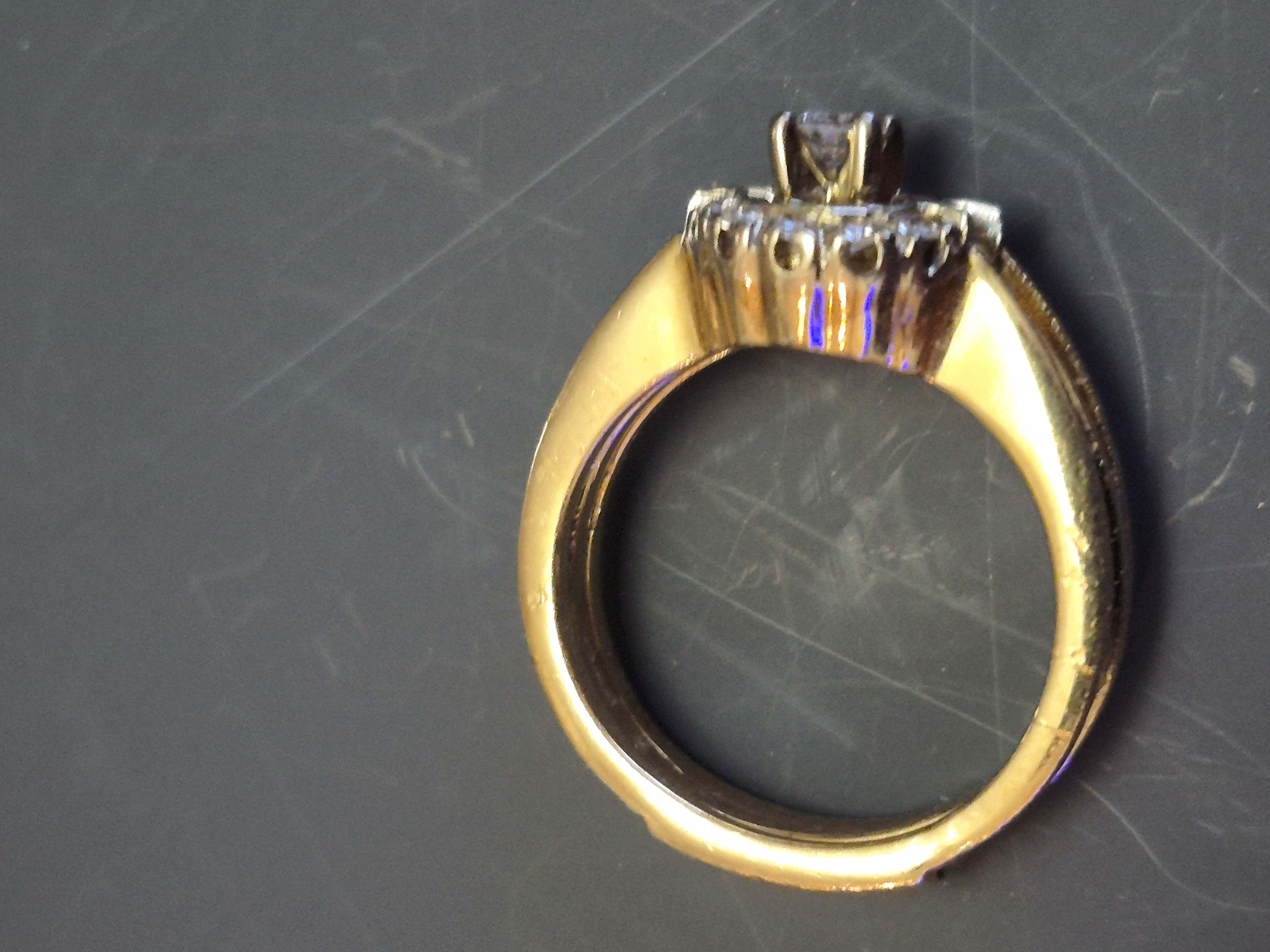 14 KT Yellow Gold Diamond Split Shank Ring | Maxsold